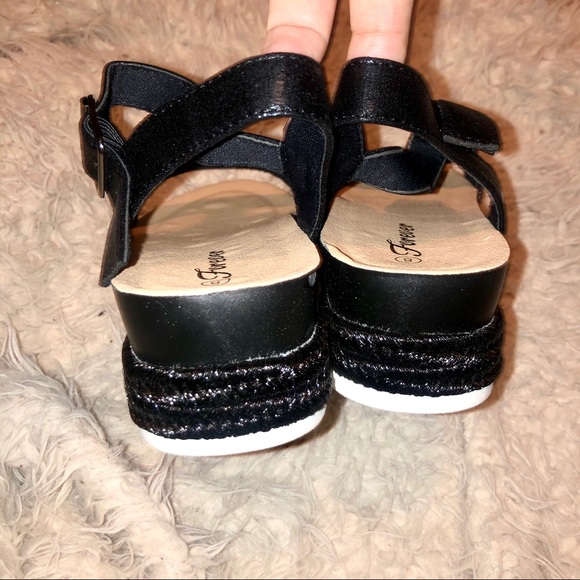 Forever 21 | Shoes | Forever Thick Sandals With Black Band Around ...